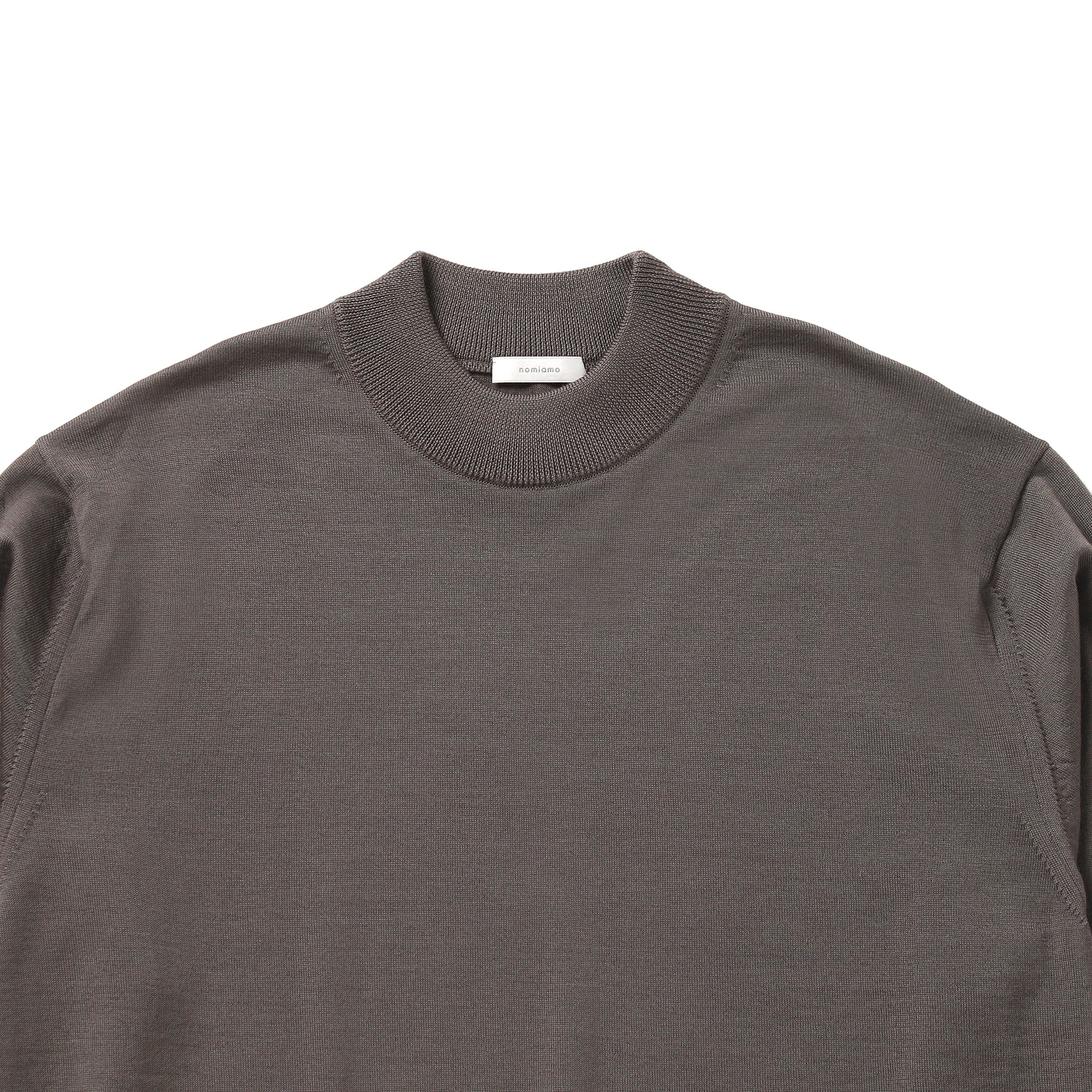 nomiamo（ノミアモ）33ゲージウールモックネックニットストーングレー【MASTERPLAN（マスタープラン）】